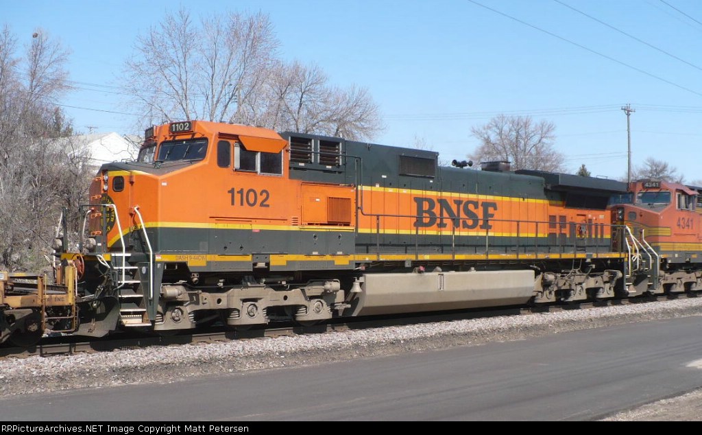 BNSF 1102